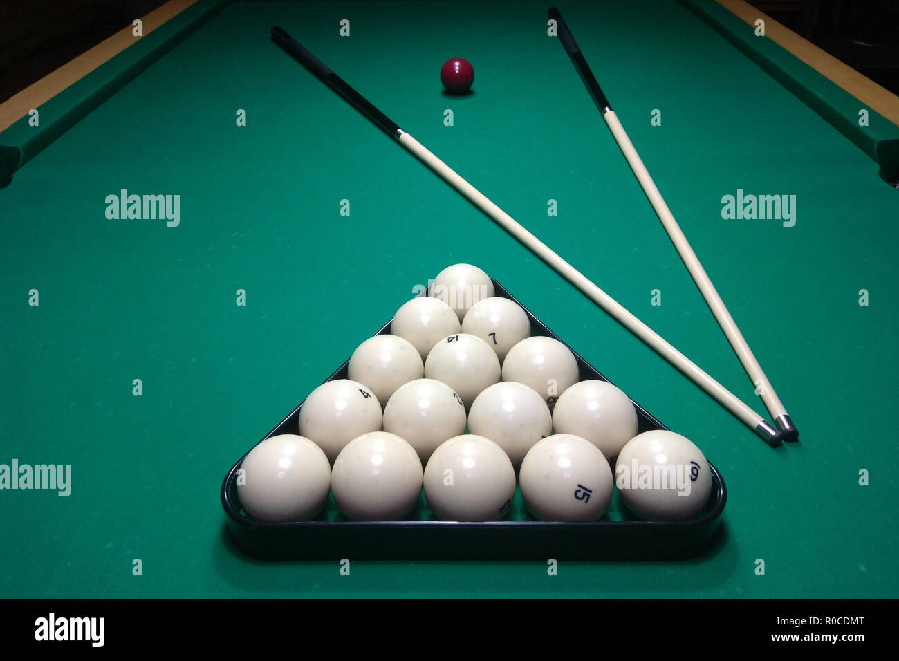 Billiard table and cue with white balls 2018 Stock Photo - Alamy