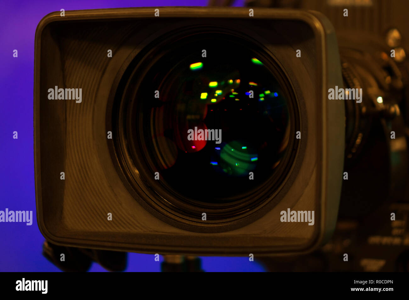 Blue screen studio hi-res stock photography and images - Alamy