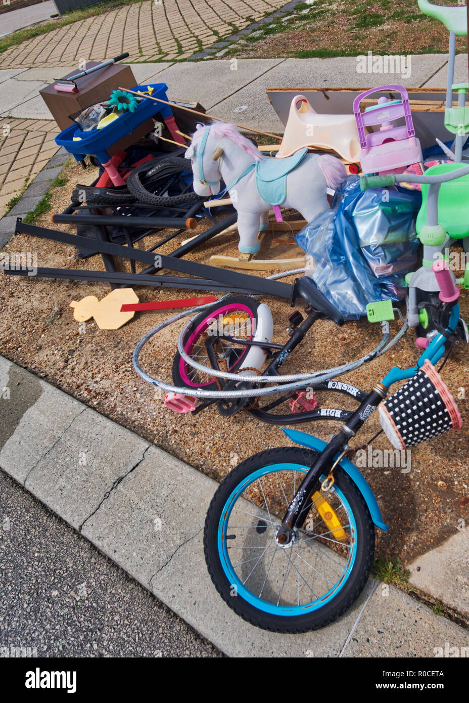 Annual roadside rubbish collection hi-res stock photography and images ...