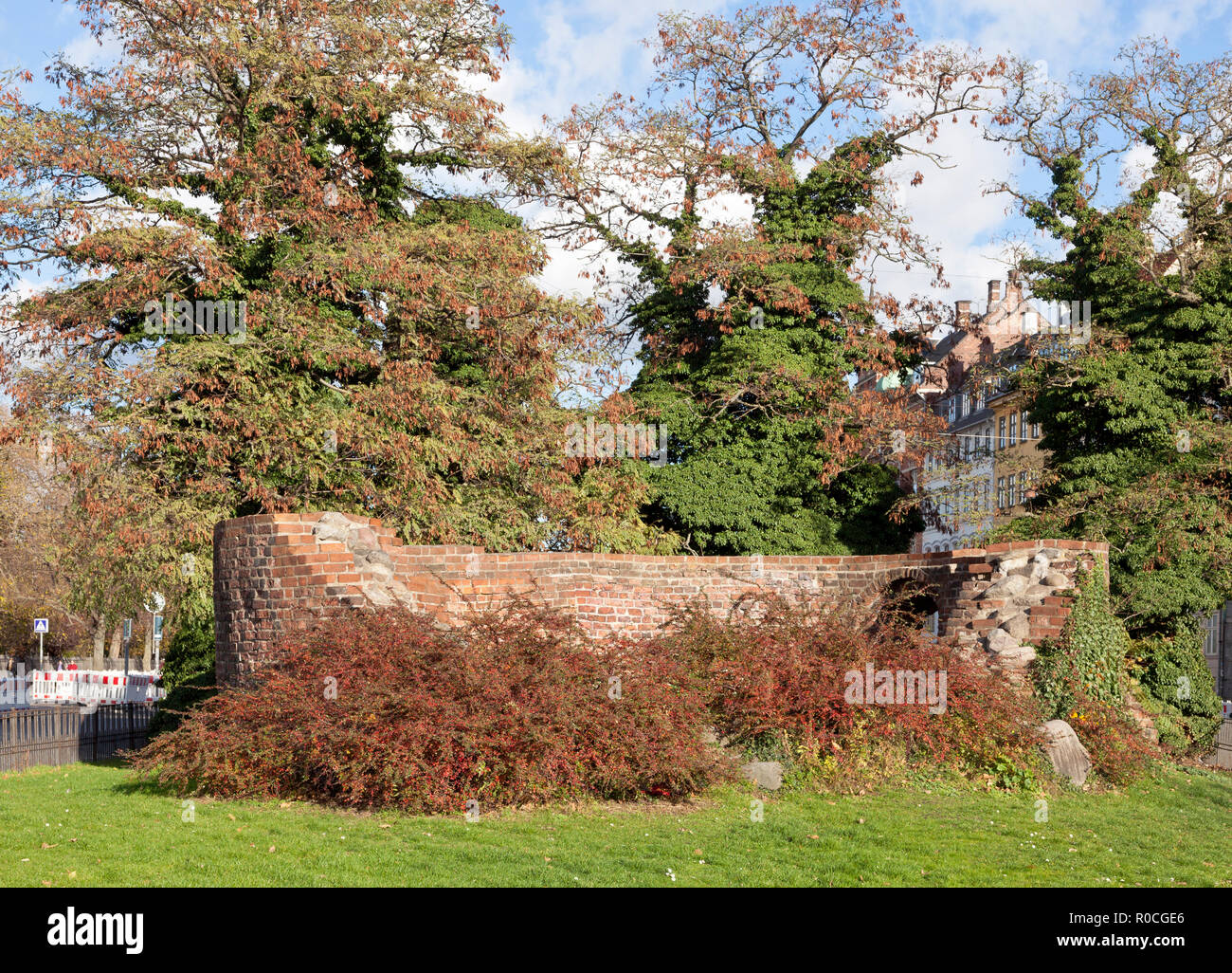 Medieval city fortification hi-res stock photography and images - Alamy