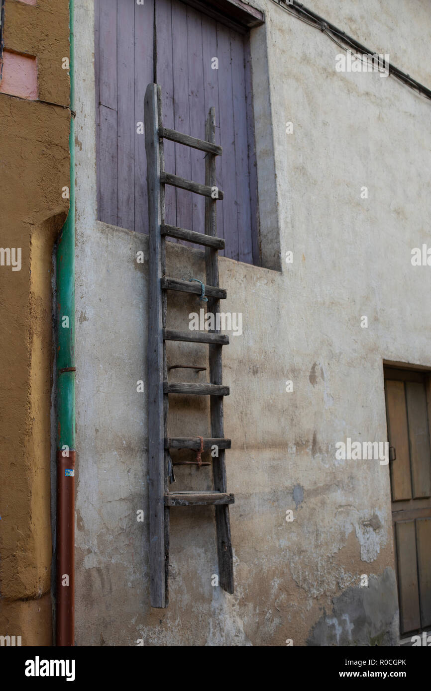 Vertical ladder hi-res stock photography and images - Alamy