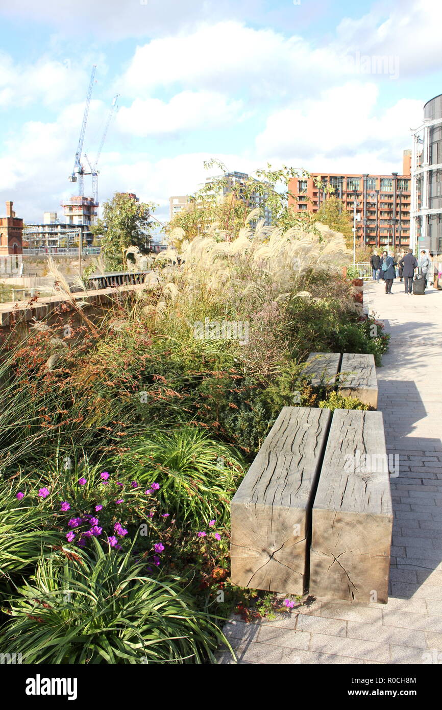 Garden seating buildings Kings Cross, London Stock Photo - Alamy