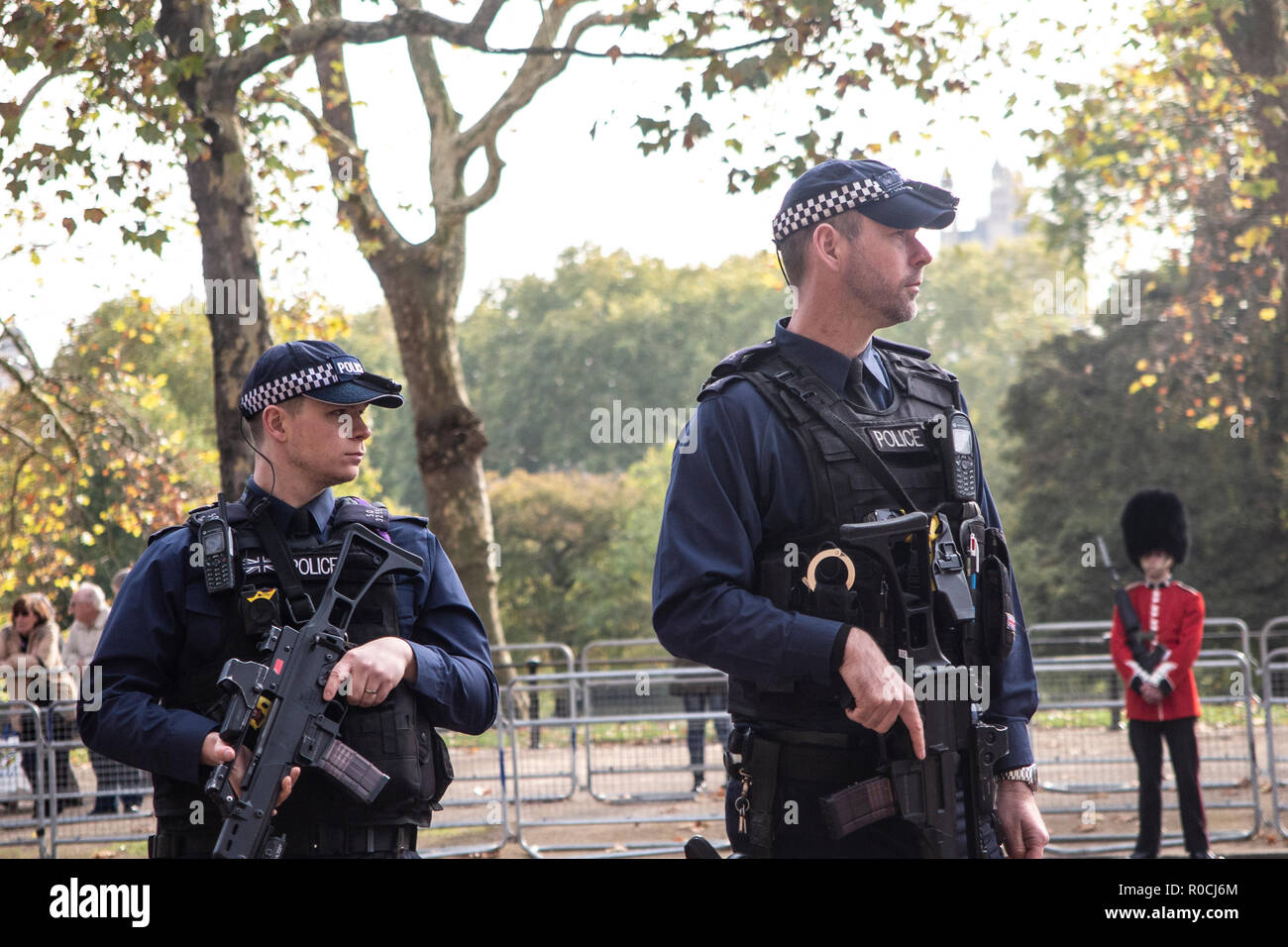 Metropolitan police firearms unit hi-res stock photography and images ...