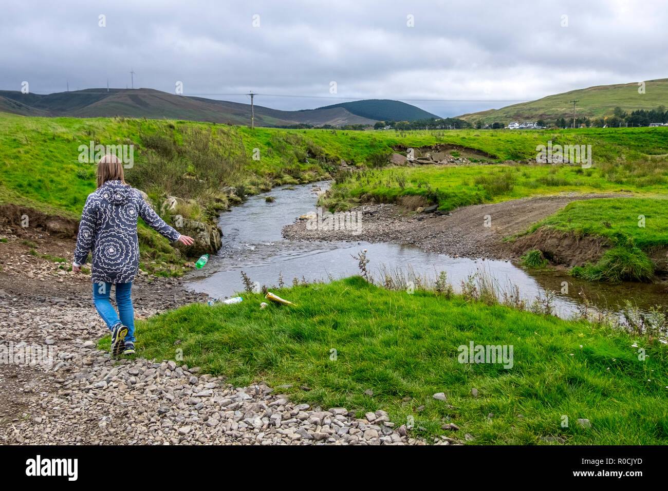 litter being dropped in scenic locations Stock Photo - Alamy