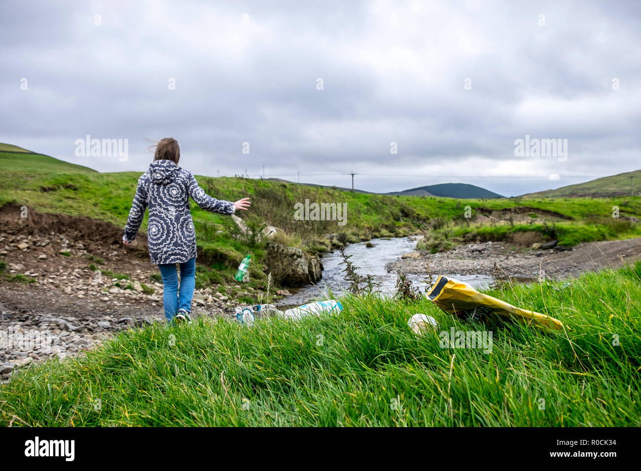 litter being dropped in scenic locations Stock Photo - Alamy