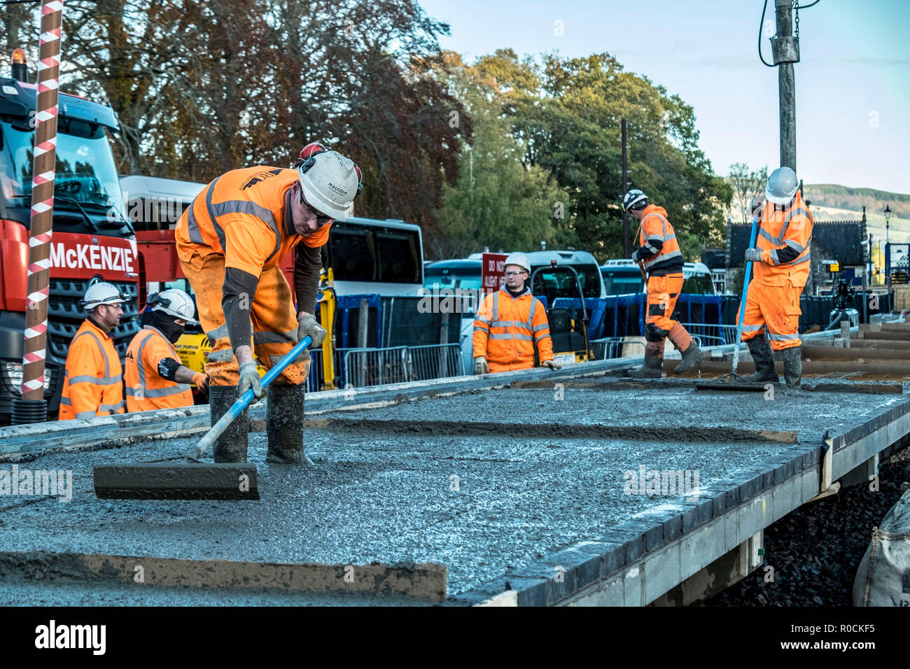 Rail worker station platform hi-res stock photography and images - Alamy