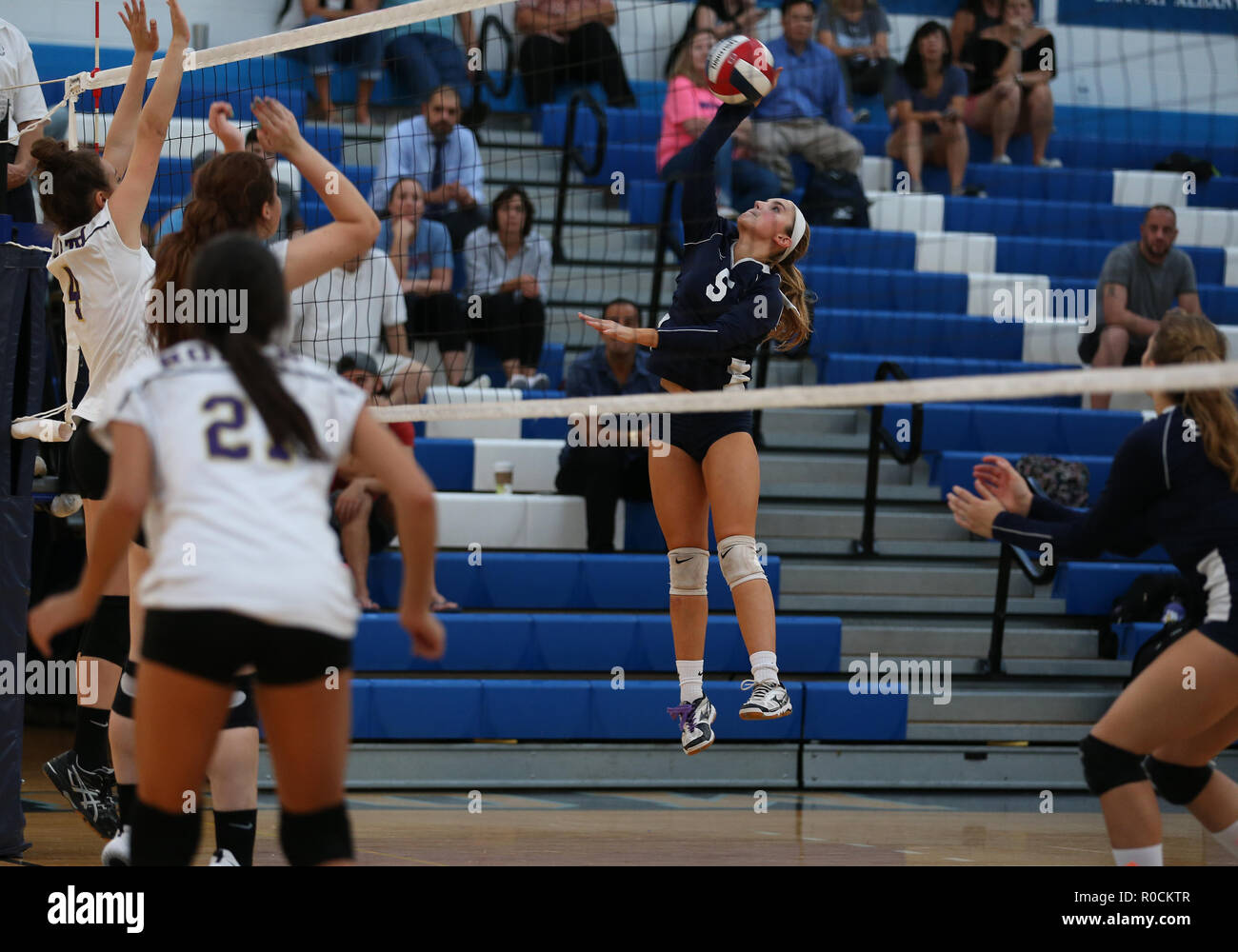 Volleyball match girls hi-res stock photography and images - Alamy