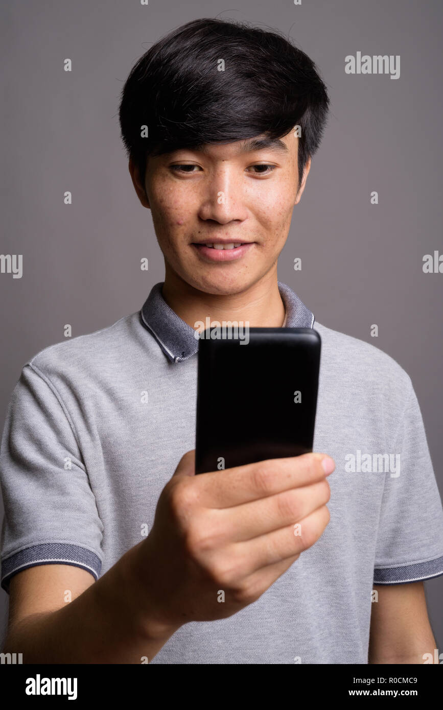 Asian man with mobile phone hi-res stock photography and images - Alamy