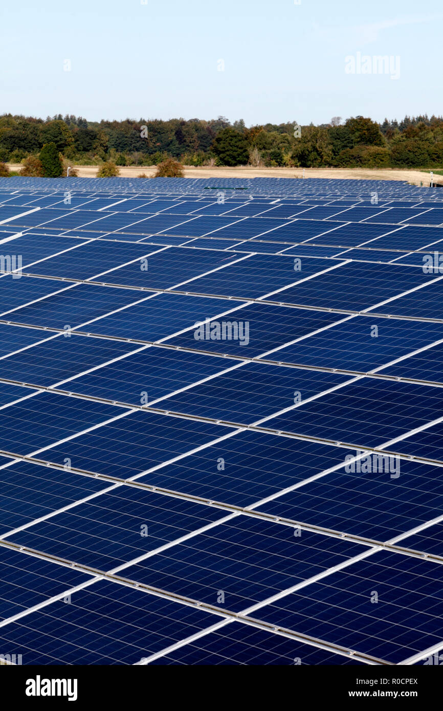 Banks of Solar panels at Kencot Hill solar energy farm, sited on the ...