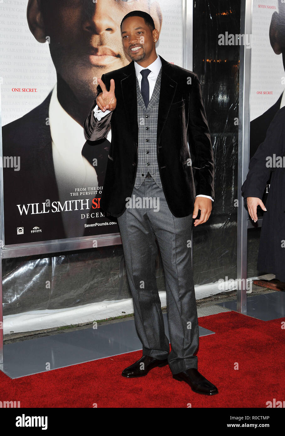Will smith seven pounds 2008 hi-res stock photography and images - Alamy