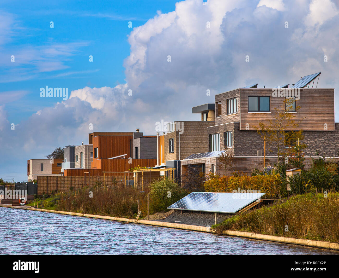 Middle class houses hi-res stock photography and images - Alamy