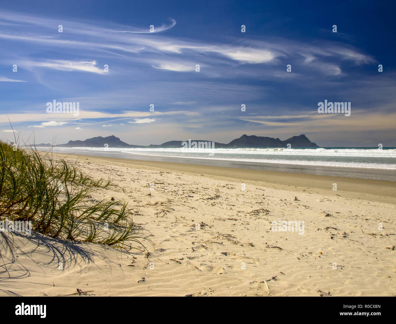 Secluded Empty Beach in Northland, New Zealand Stock Photo - Alamy