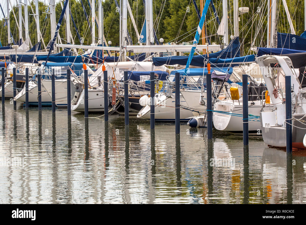 Sterns of sailing ships hi-res stock photography and images - Alamy