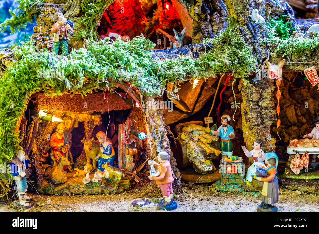 Baby Jesus, Saint Joseph and the Blessed Virgin Mary in Nativity Scene ...
