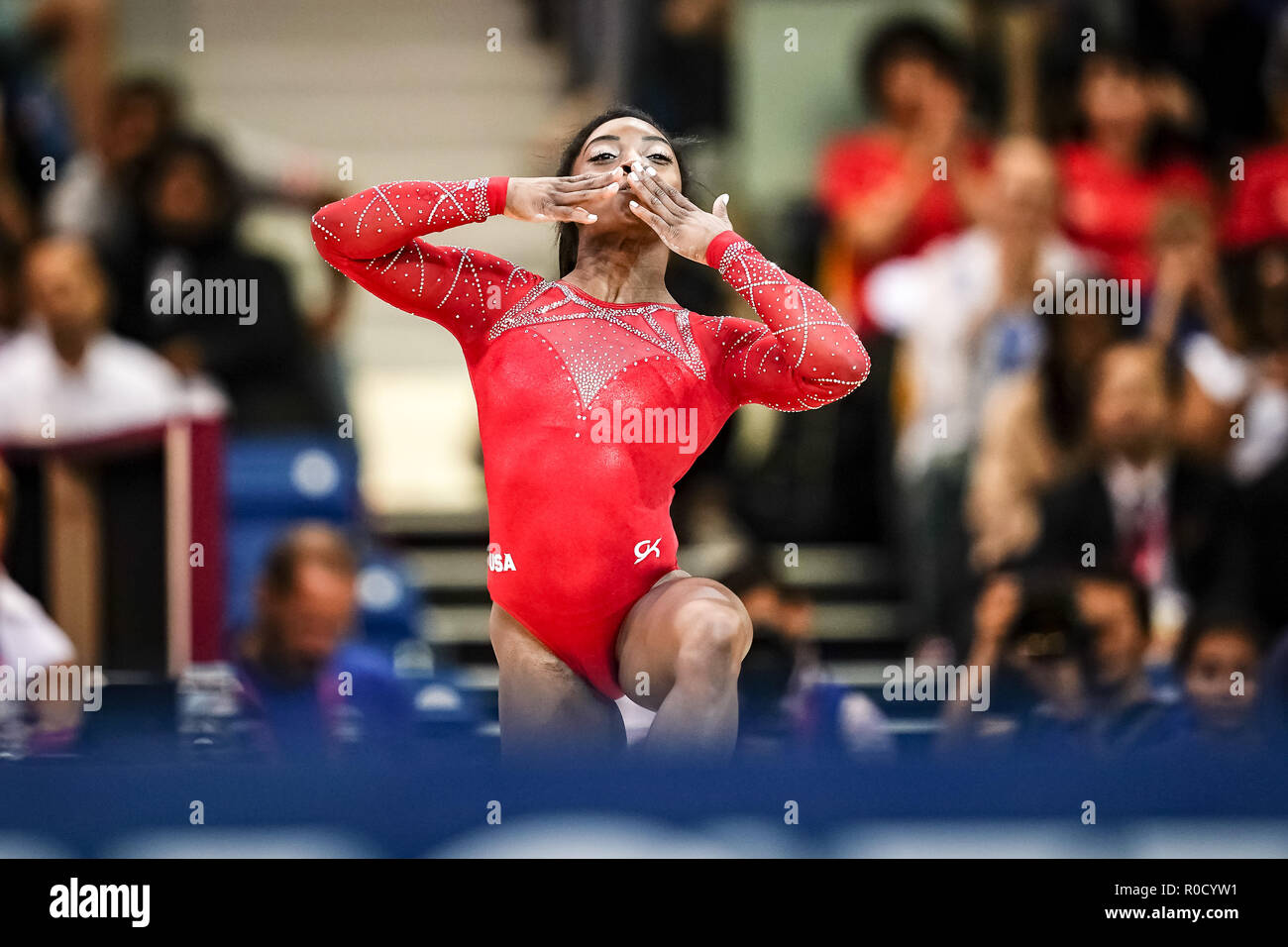 Simone biles floor hi-res stock photography and images - Alamy