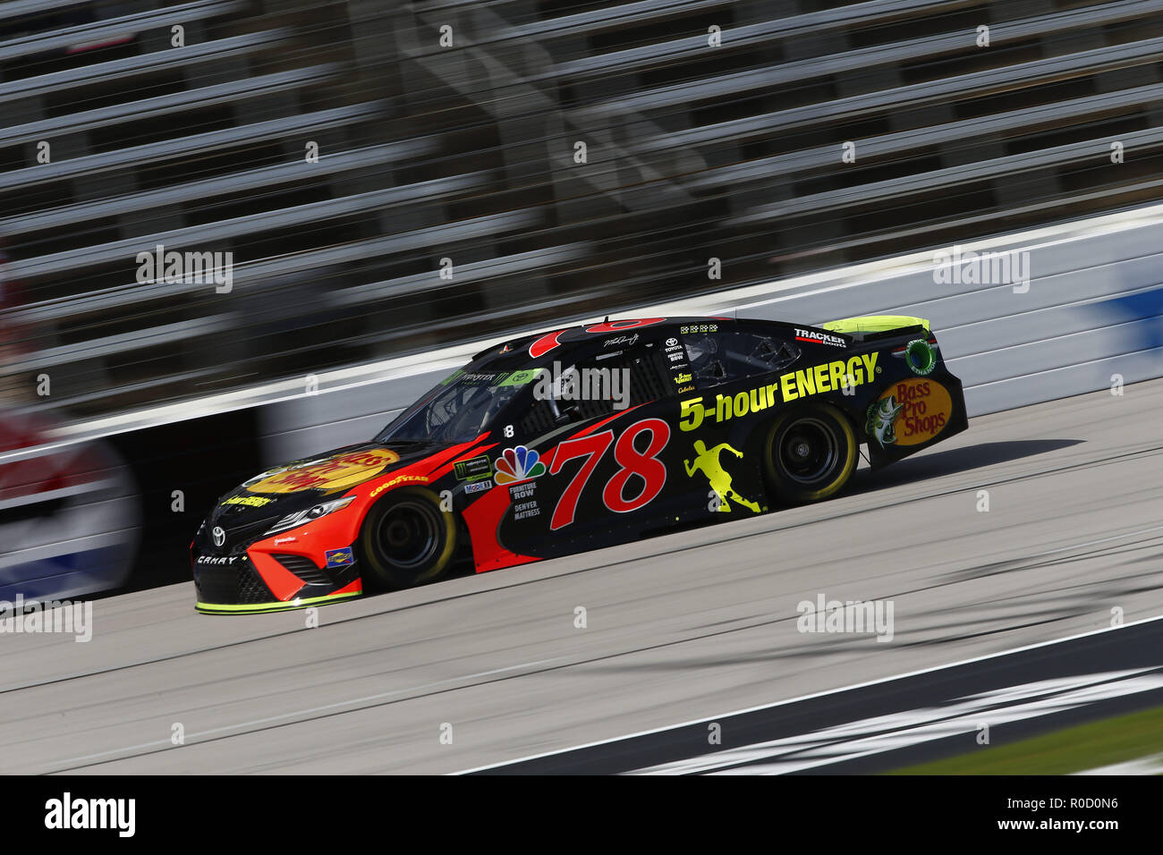 Ft. Worth, Texas, USA. 2nd Nov, 2018. Martin Truex, Jr (78) takes to ...