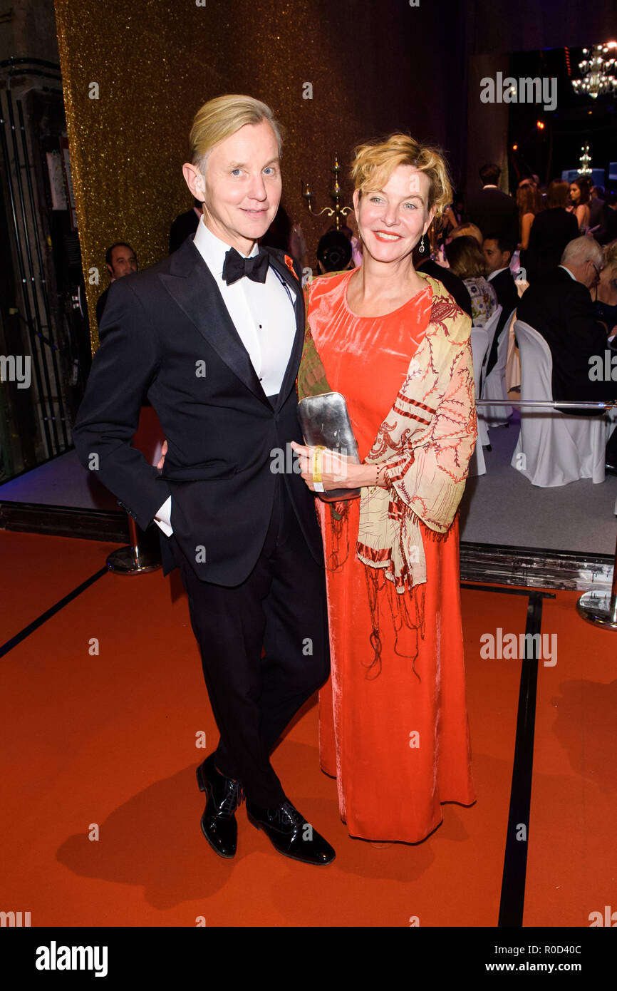 Berlin, Germany. 03rd Nov, 2018. Max Raabe (l), musician, and Margarita ...