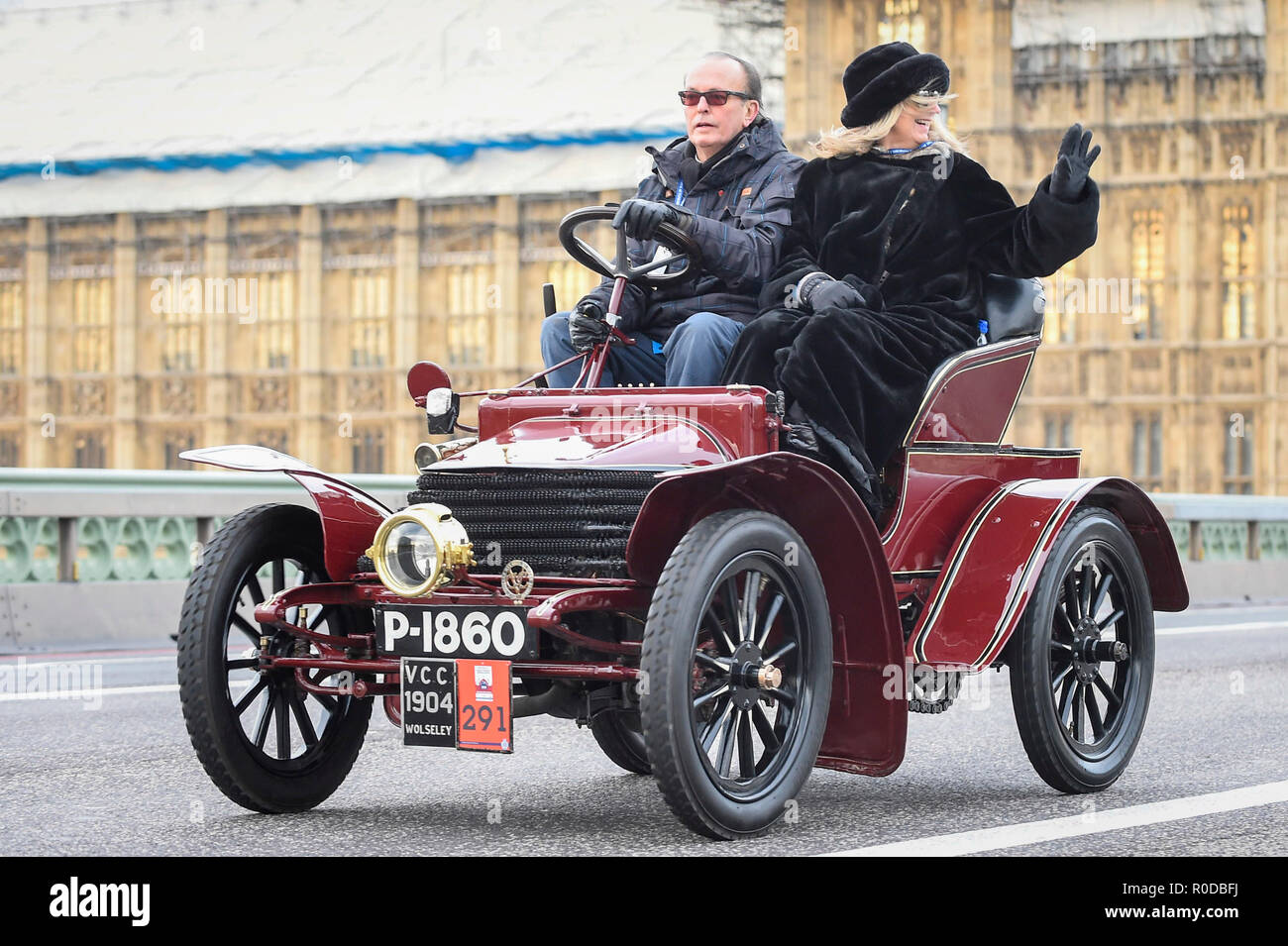 London, UK. 4 November 2018. TV presenter Quentin Wilson (L) drives ...