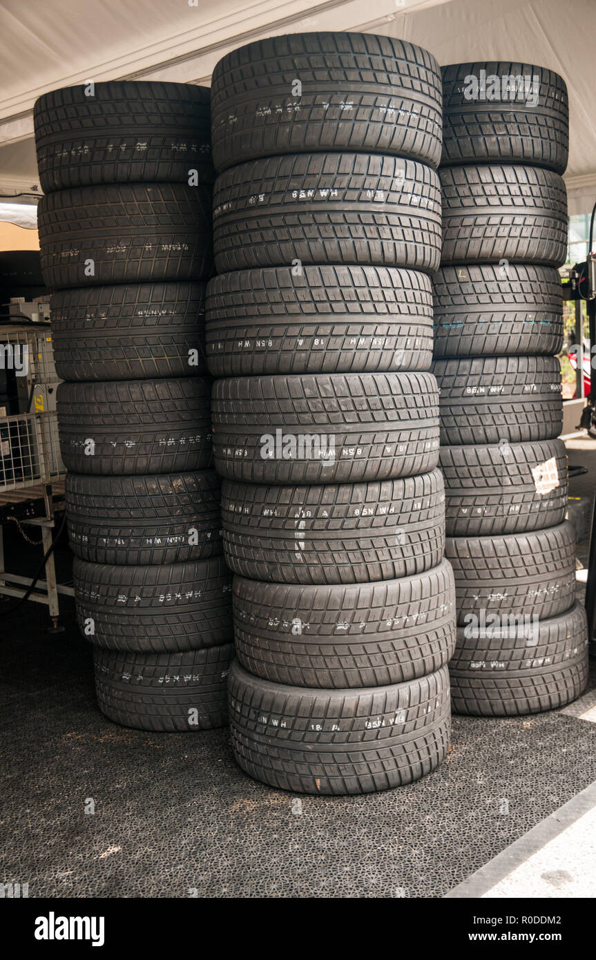 Racing circuit pits hi-res stock photography and images - Alamy