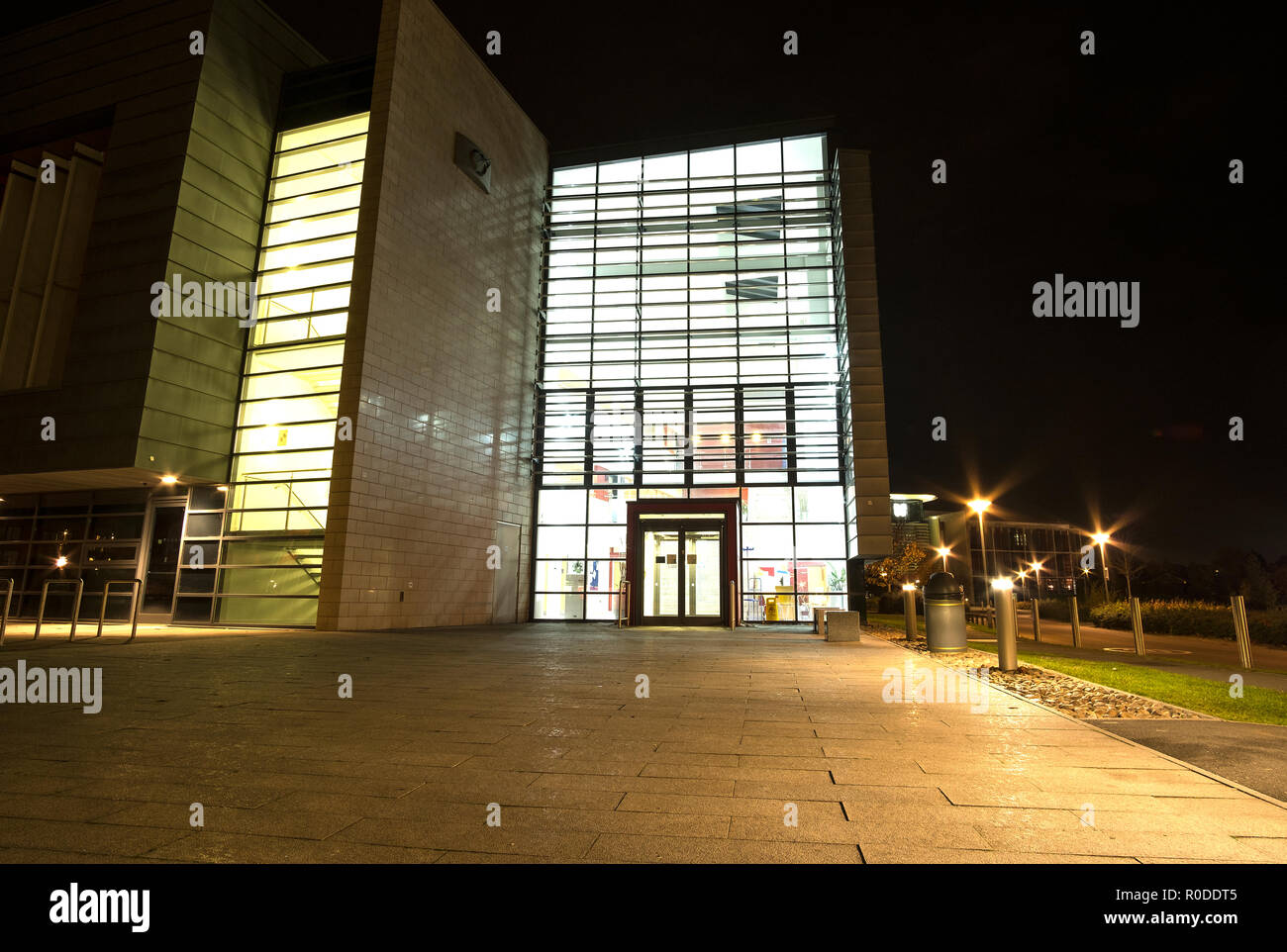 Square buildinbg hi-res stock photography and images - Alamy
