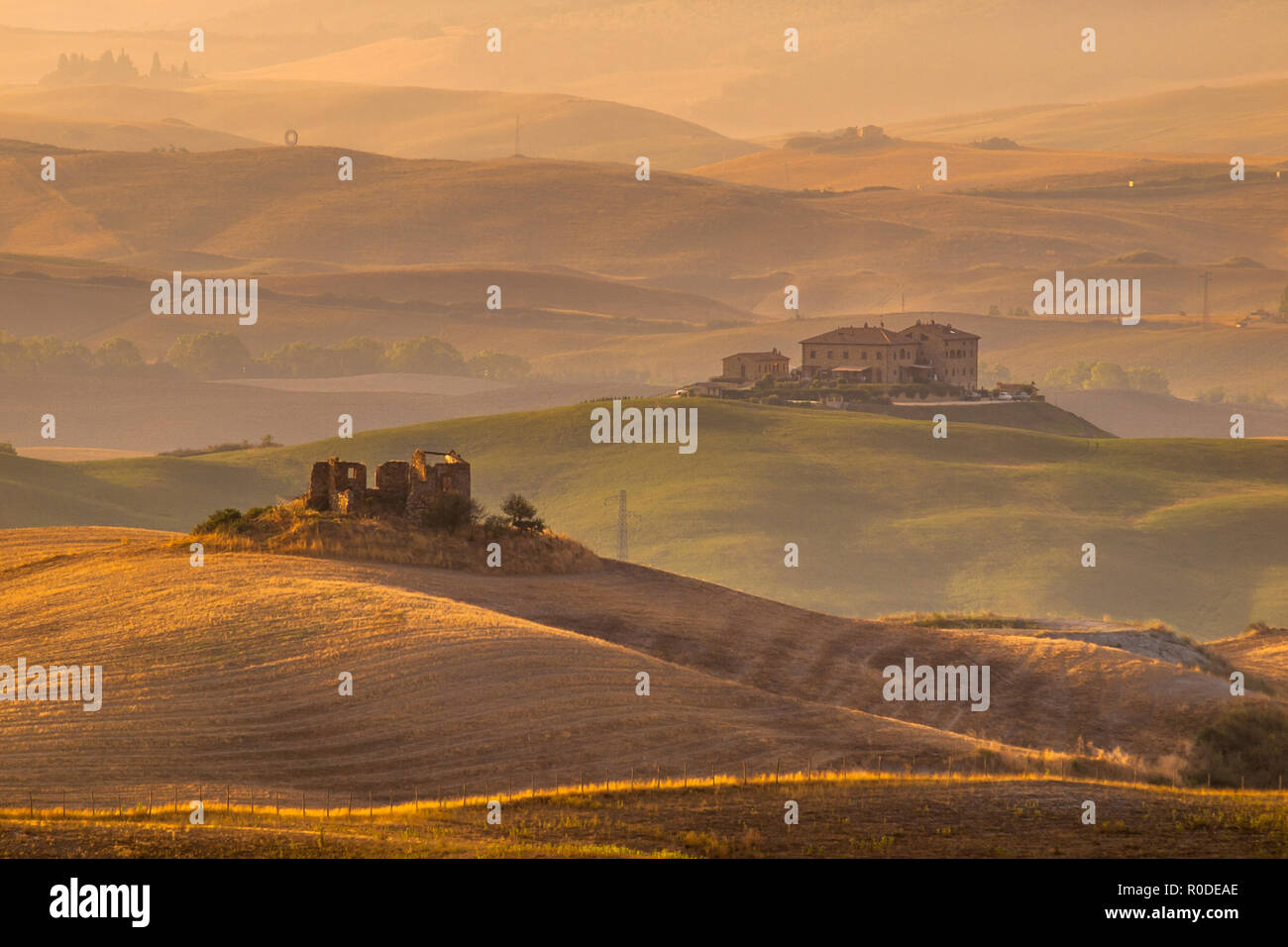 Sunset landscape tuscany farms hi-res stock photography and images - Alamy