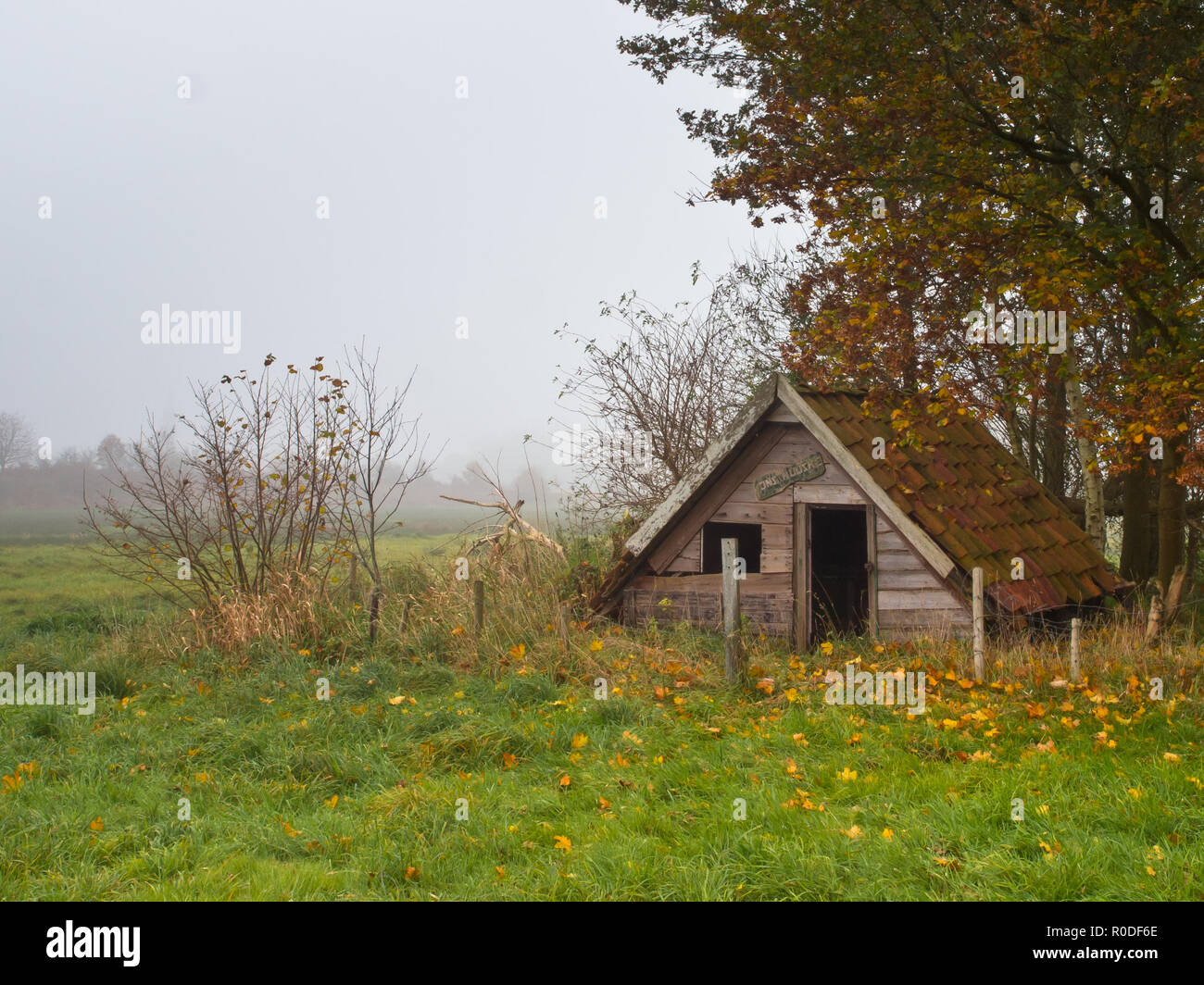 Creepy old shed hi-res stock photography and images - Alamy