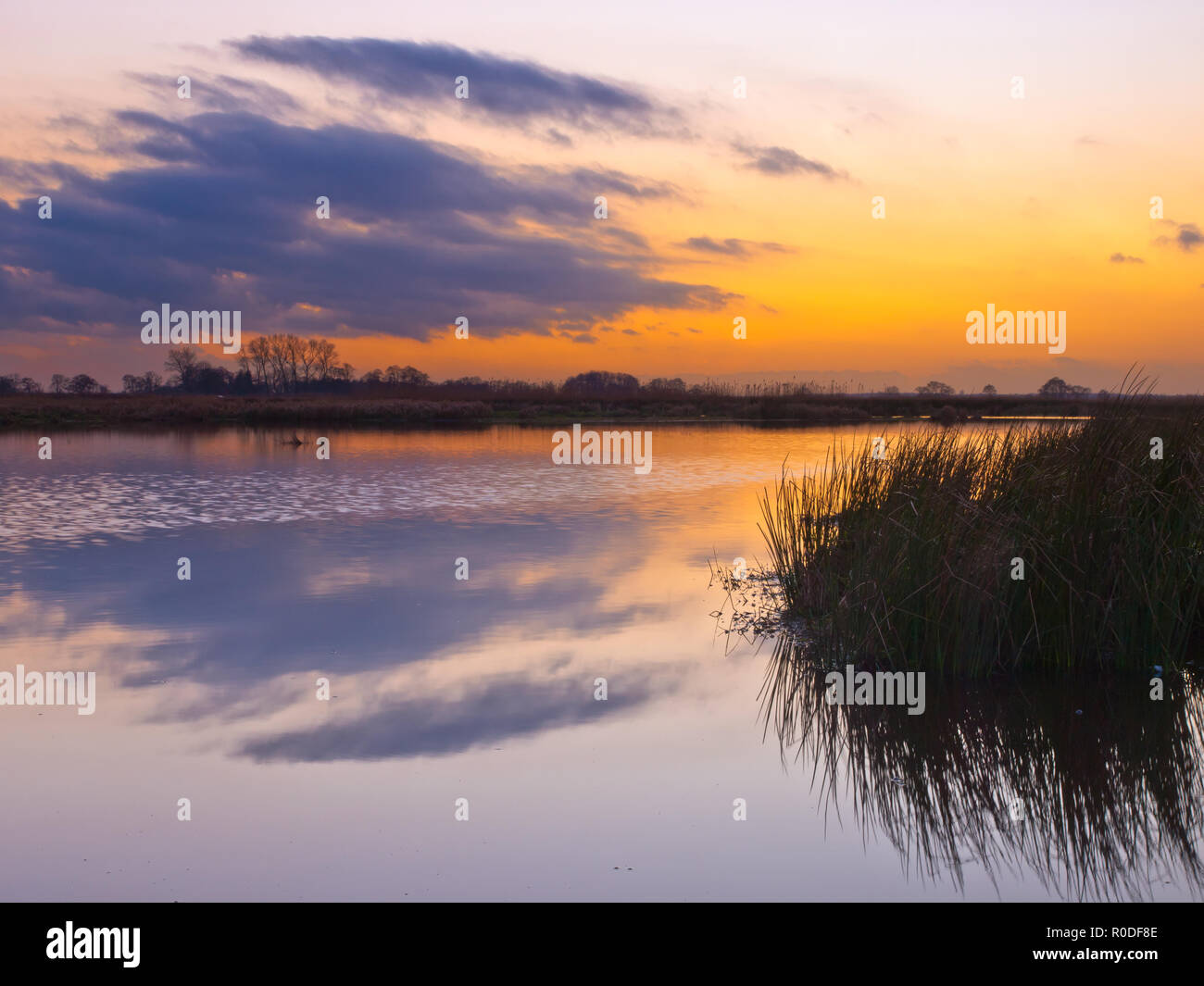 Waterfront sky and sunset hi-res stock photography and images - Alamy