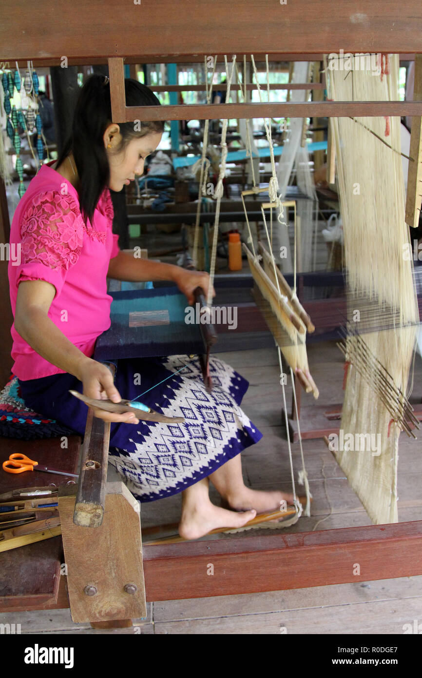 Woven loom hi-res stock photography and images - Alamy