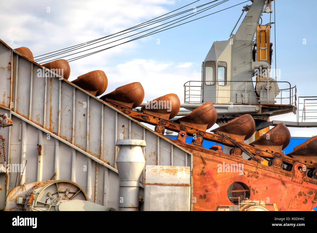 Dredging bucket hi-res stock photography and images - Alamy