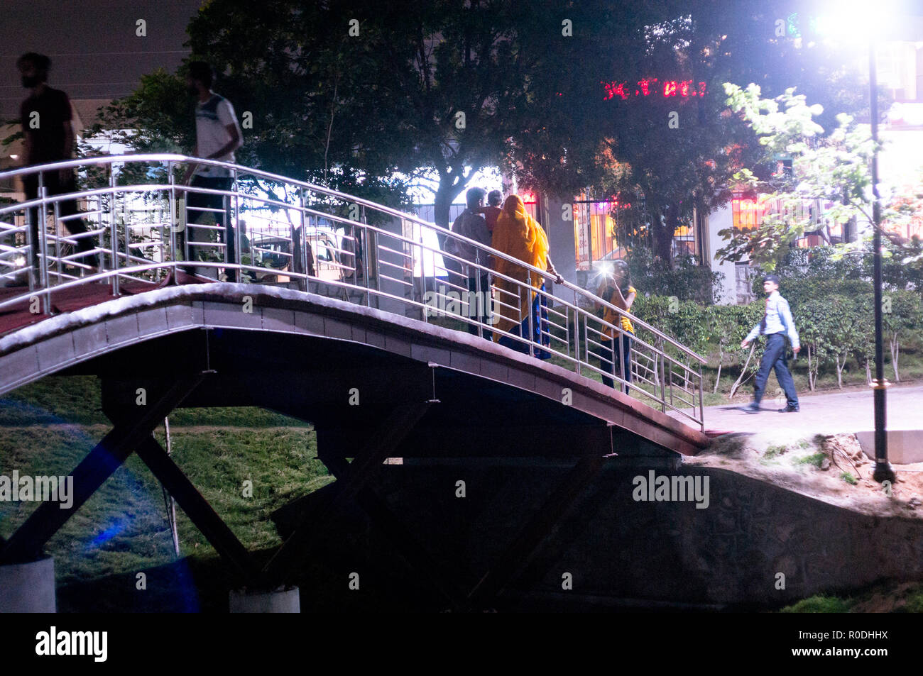 People walking across a bridge in Jaipur Stock Photo - Alamy