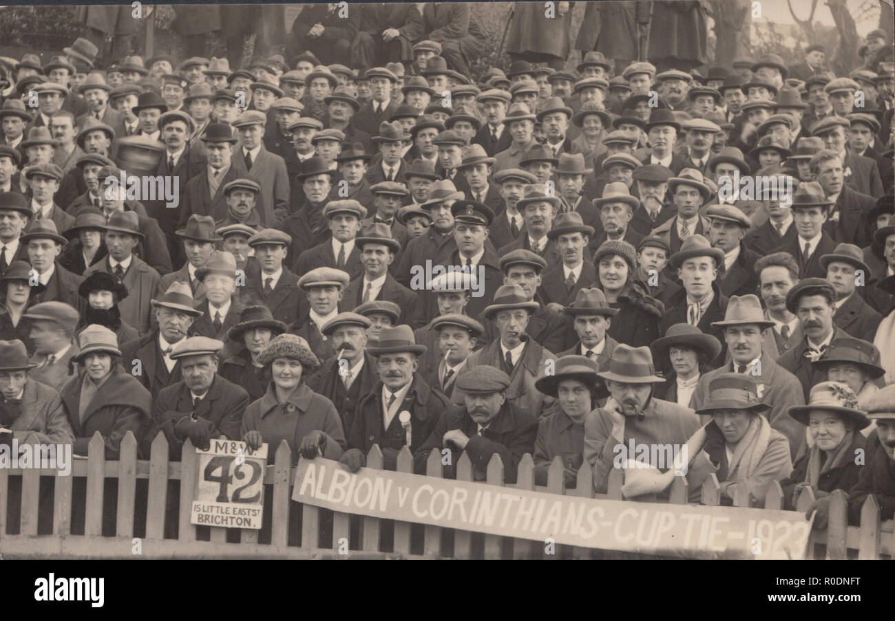 Vintage football crowd uk hi-res stock photography and images - Alamy