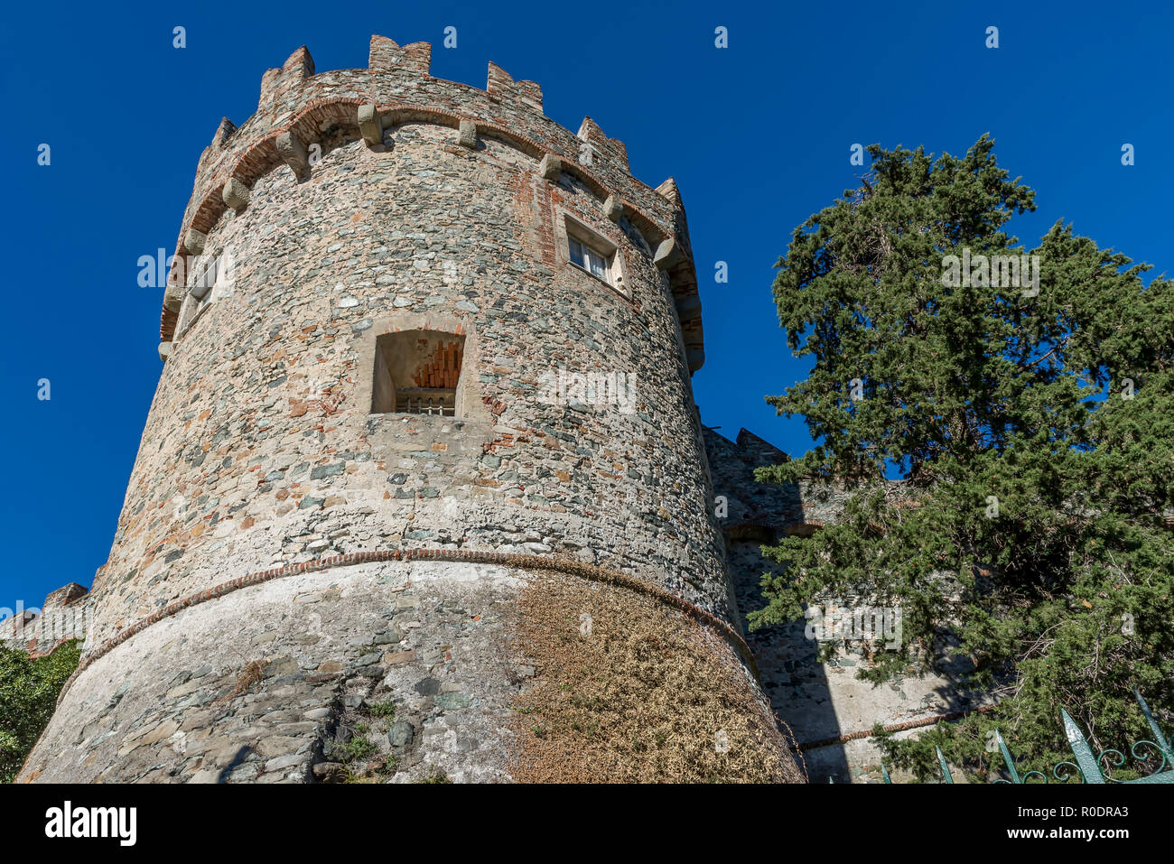 Circular castle hi-res stock photography and images - Alamy