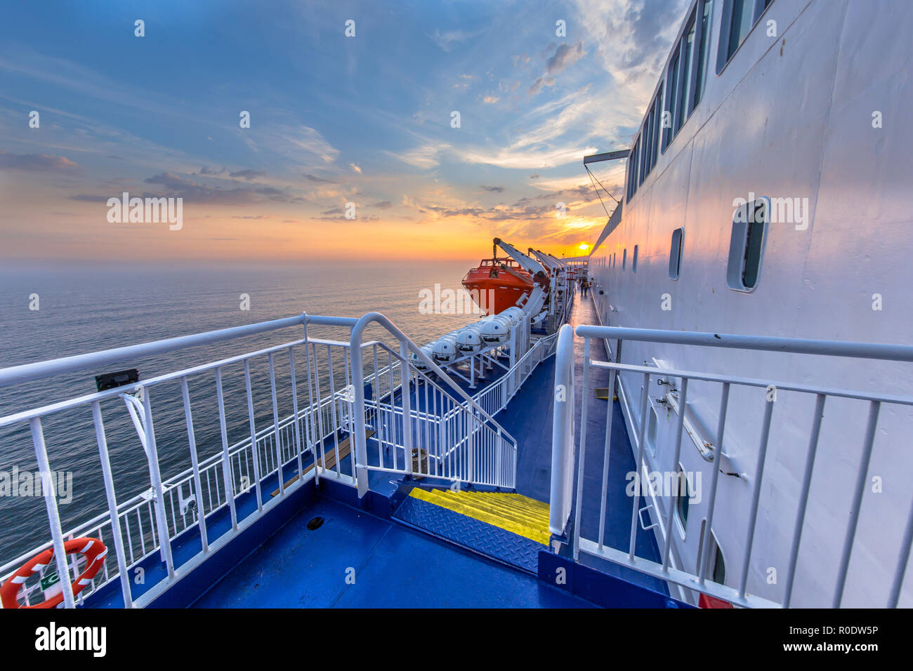 Sailing across hi-res stock photography and images - Alamy