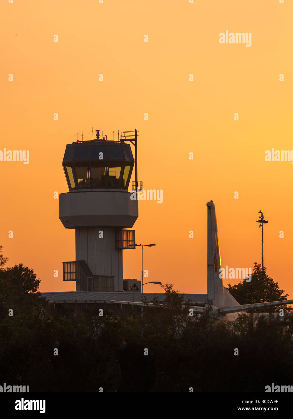 Air traffic control tower silhouette hi-res stock photography and ...