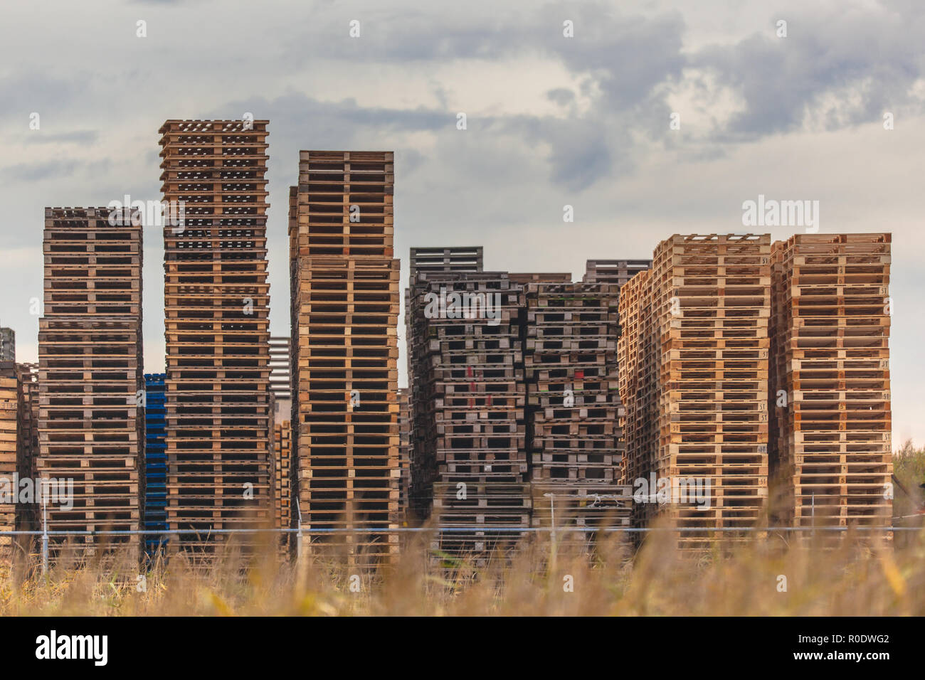 Standard pallet hi-res stock photography and images - Alamy