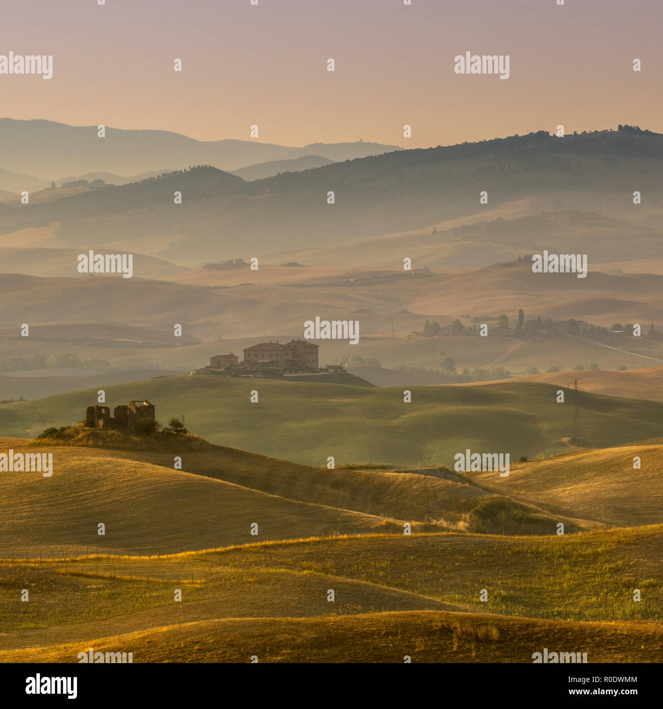 Farms in the countryside hi-res stock photography and images - Alamy