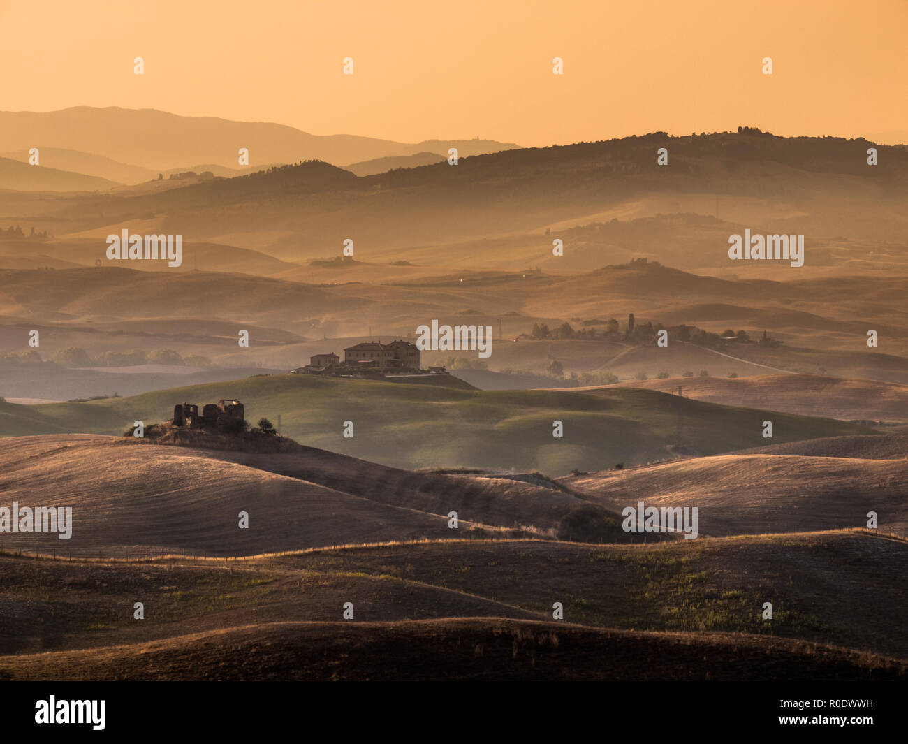Farms in hilly landscape hi-res stock photography and images - Alamy