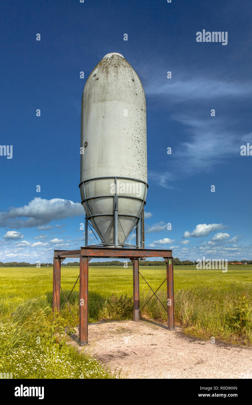 Round silos hi-res stock photography and images - Alamy