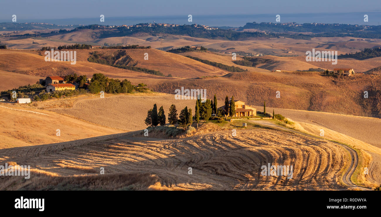 Tuscan Farm in the Early Morning Countryside, Italy Stock Photo - Alamy