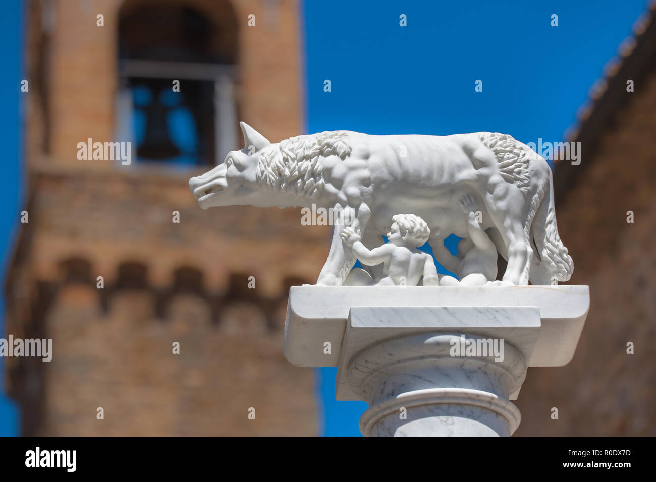 Myth sculpture romulus and remus rome hi-res stock photography and ...