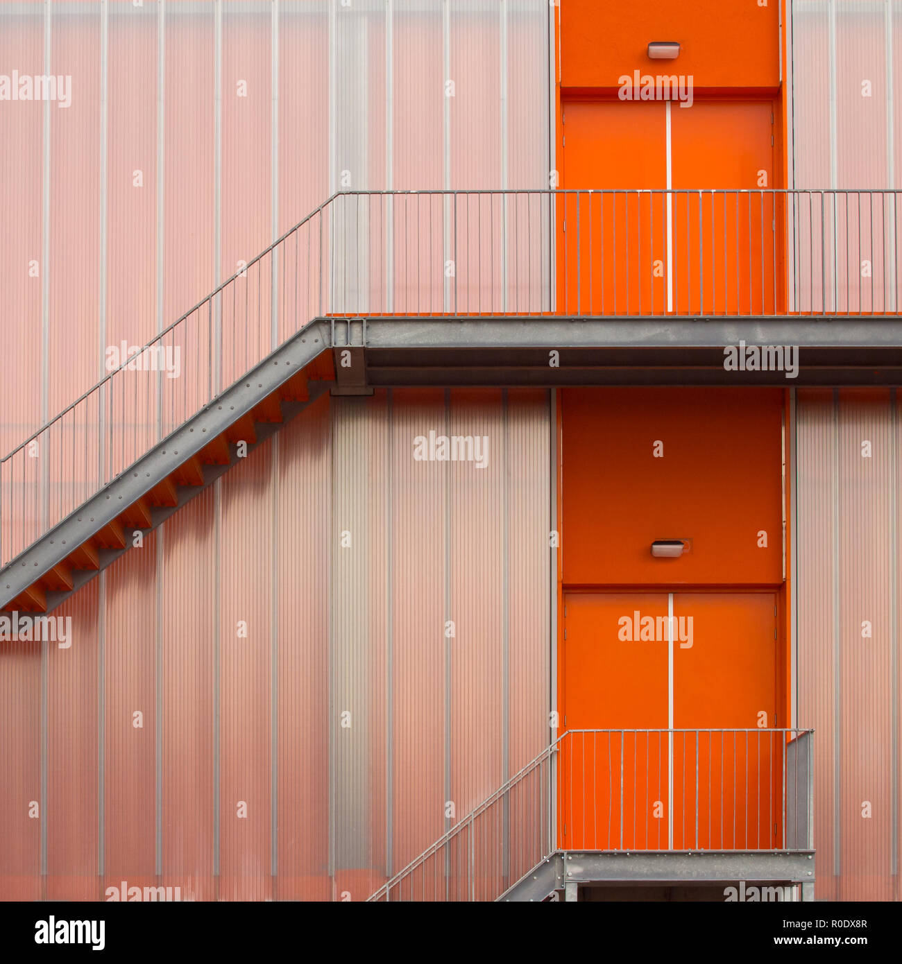 External steel fire escape stairs hi-res stock photography and images ...