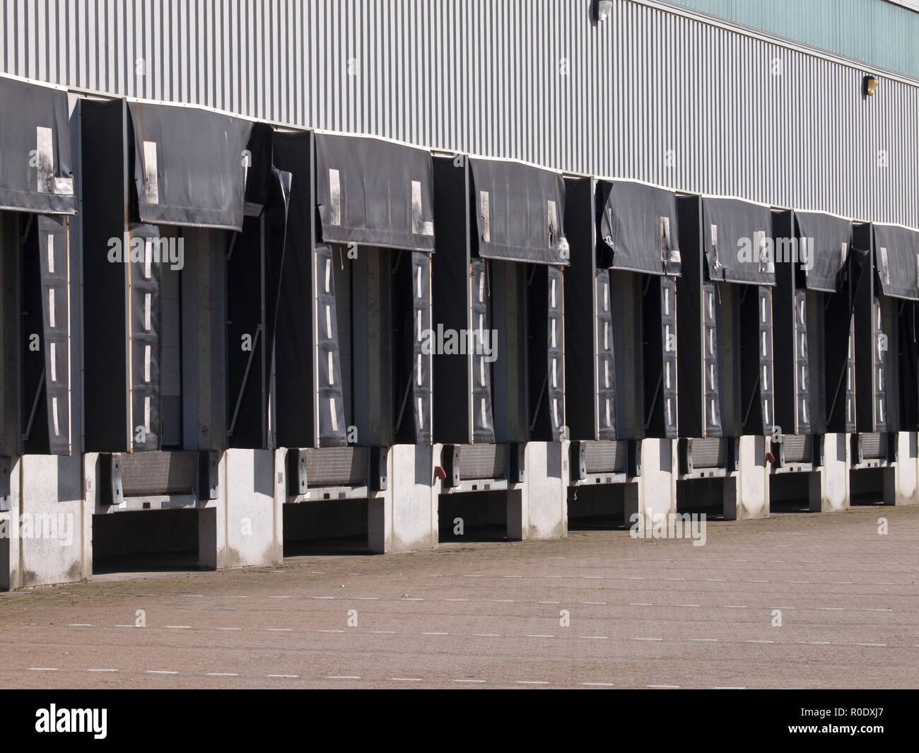 Loading symbol hi-res stock photography and images - Alamy