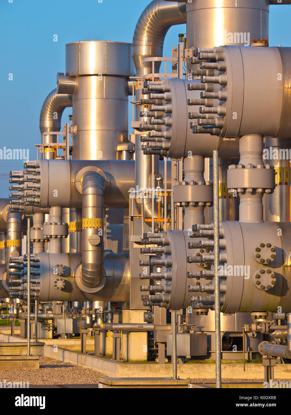Oil and gas industrial hi-res stock photography and images - Alamy