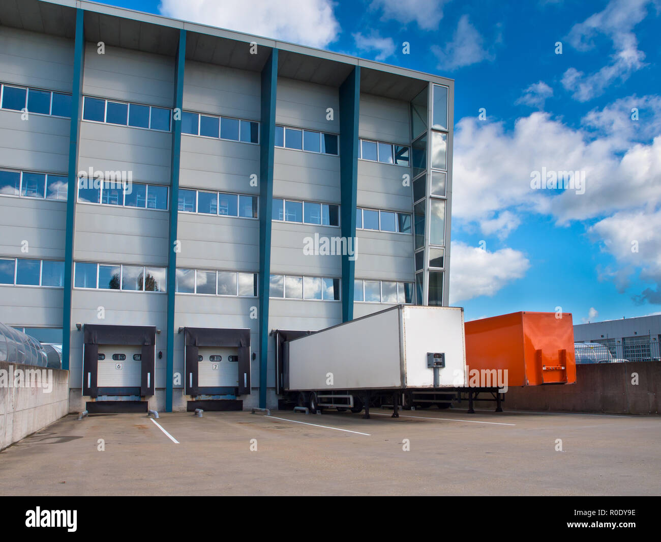 Truck Docking Bay Warehouse High Resolution Stock Photography and ...