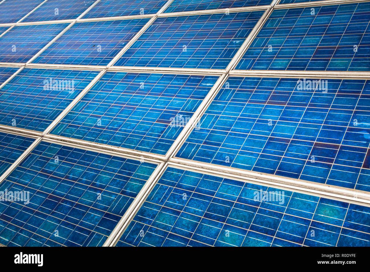 Solar cell panel hi-res stock photography and images - Alamy