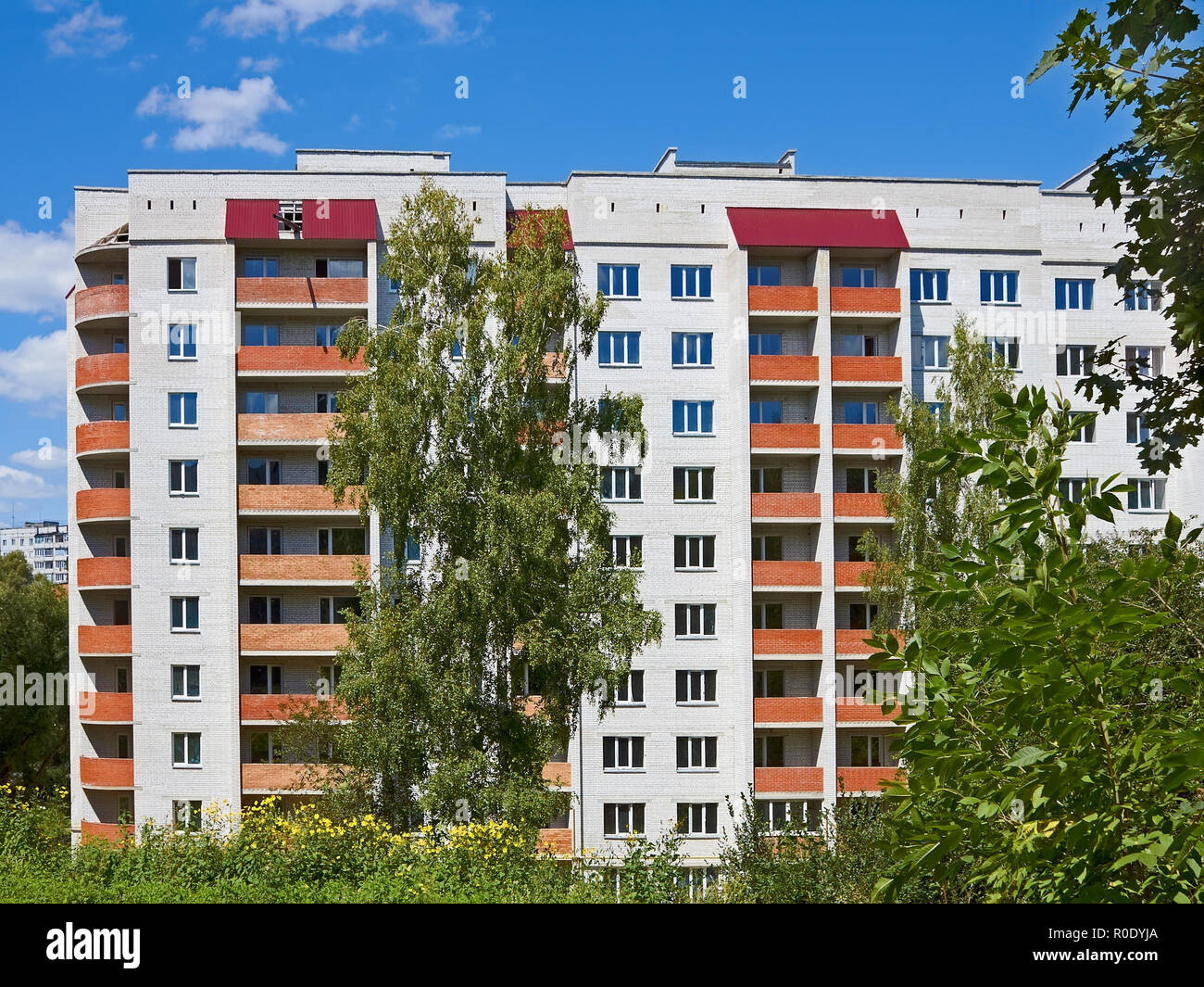 Modern park and house hi-res stock photography and images - Alamy