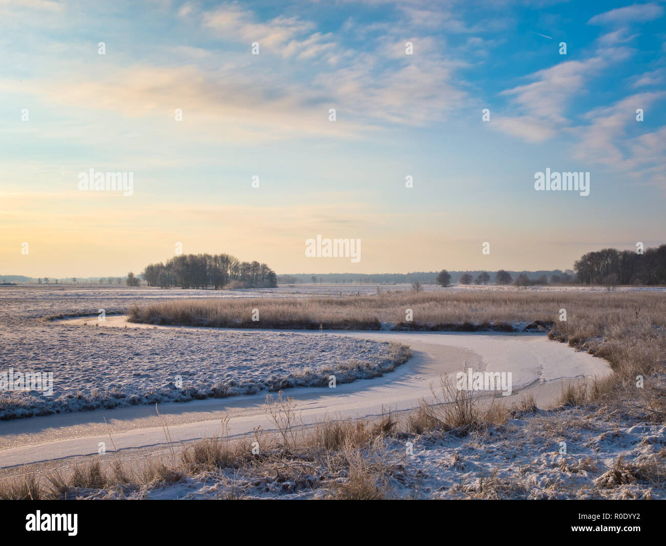 Frozen white river hi-res stock photography and images - Alamy
