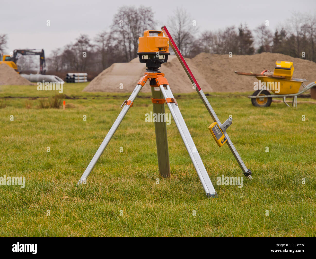 Land surveying theodolite on a tripod hi-res stock photography and ...
