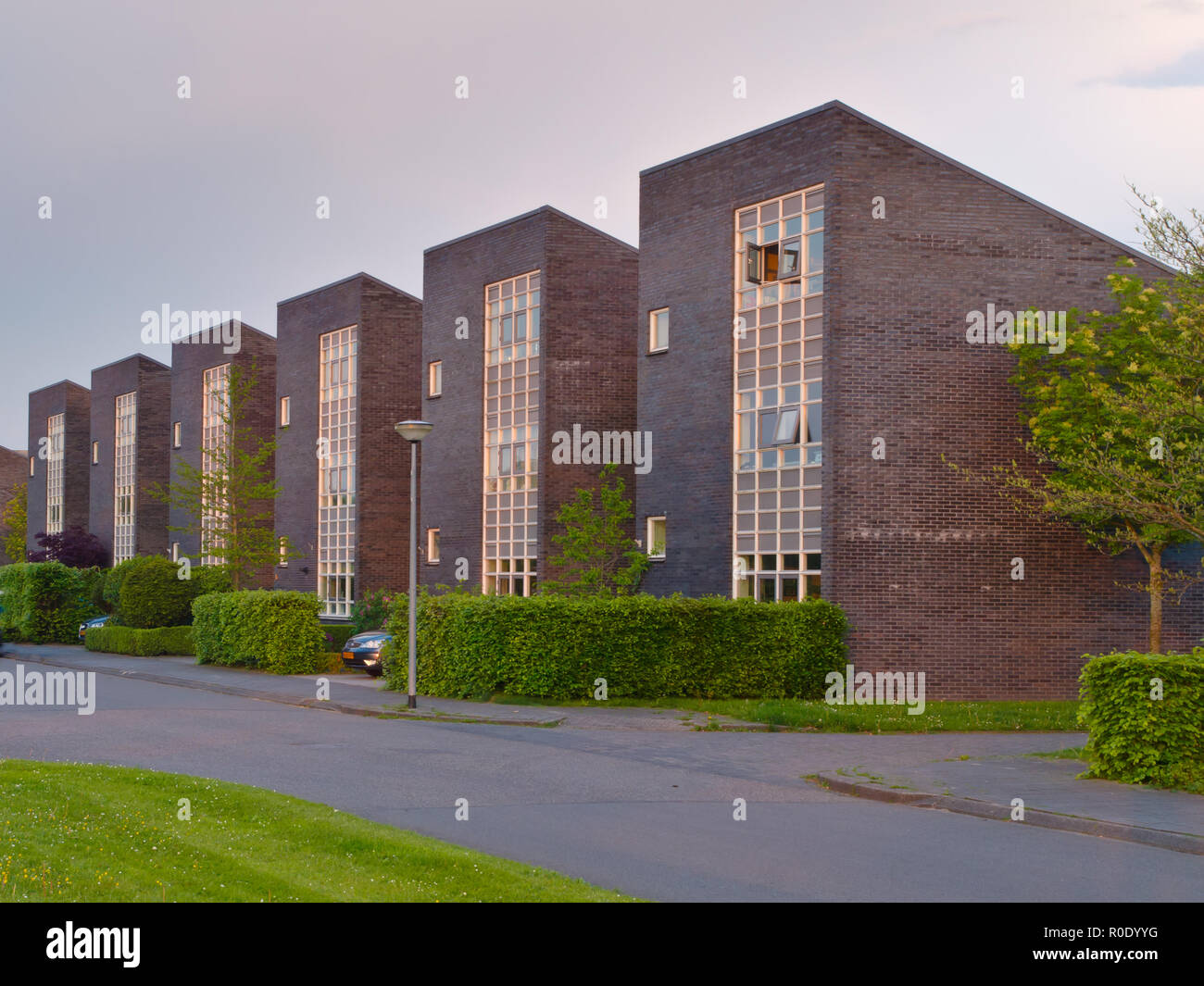 Middle class house hi-res stock photography and images - Alamy