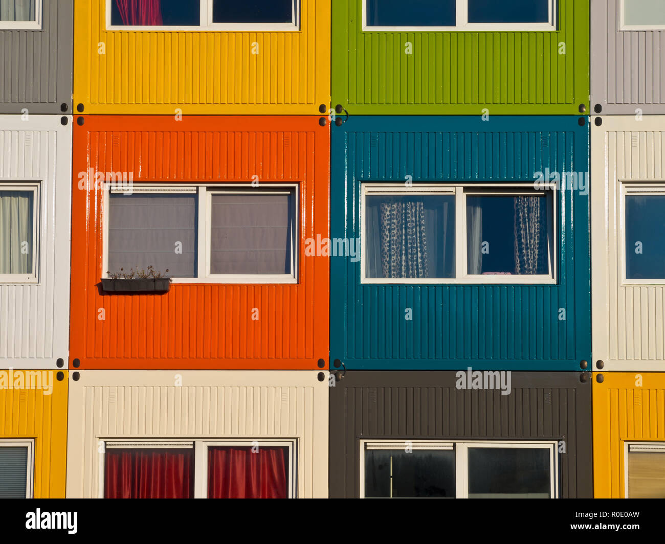 Cargo container homes hi-res stock photography and images - Alamy